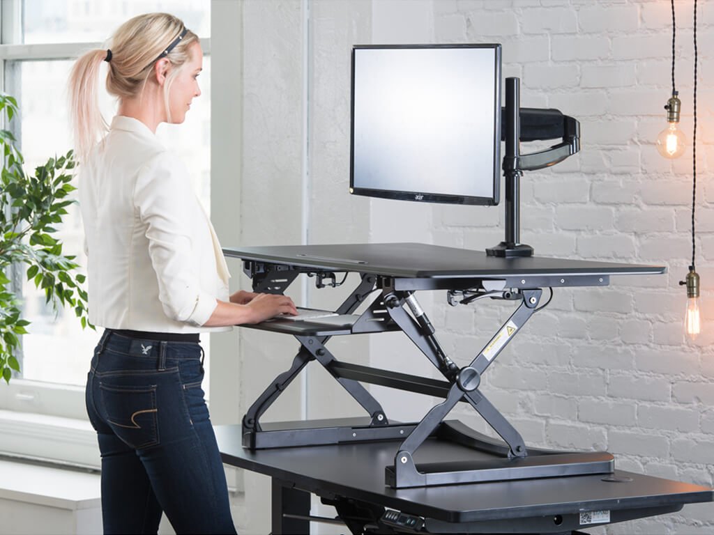 7 Effective Ways To Combat Shoulder Pain At The Office